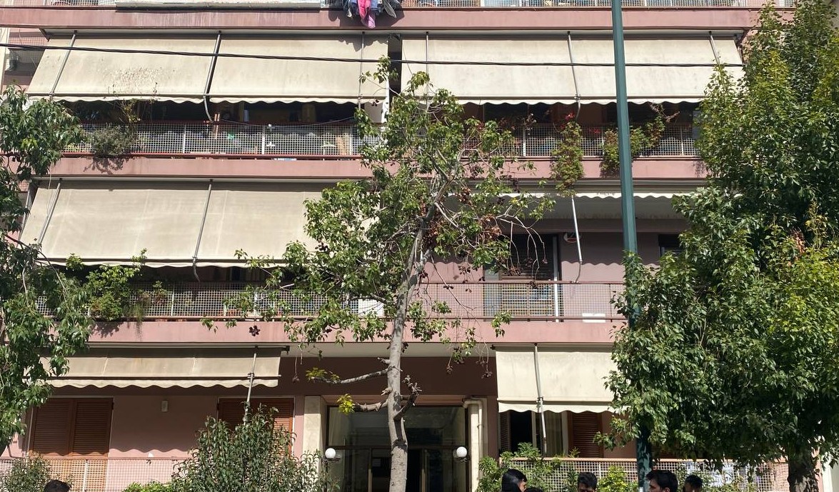 Σοκ στη Νέα Σμύρνη: Ανήλικος μαχαίρωσε την 54χρονη μητέρα του - ΤΑ ΝΕΑ