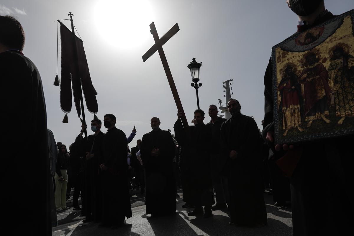 Μ. Παρασκευή: Τι γιορτάζουμε – Ο Επιτάφιος, ο Εσπερινός και η ...
