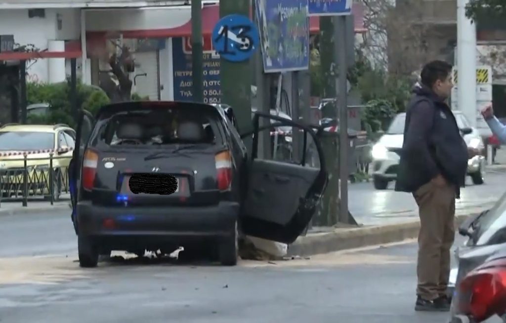 Τροχαίο: Αυτοκίνητο καρφώθηκε σε κολώνα στη Λ. Αλεξάνδρας – Τρεις ...