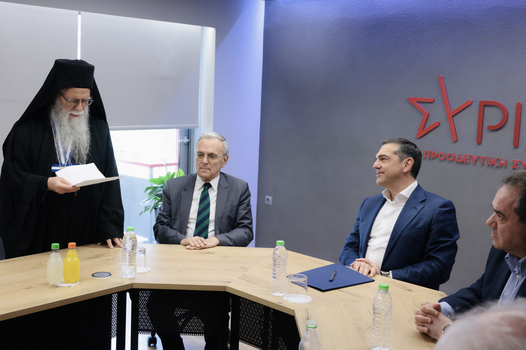 Με εκπροσώπους της Ιεράς Κοινότητας του Αγίου Όρους συναντήθηκε ο ...