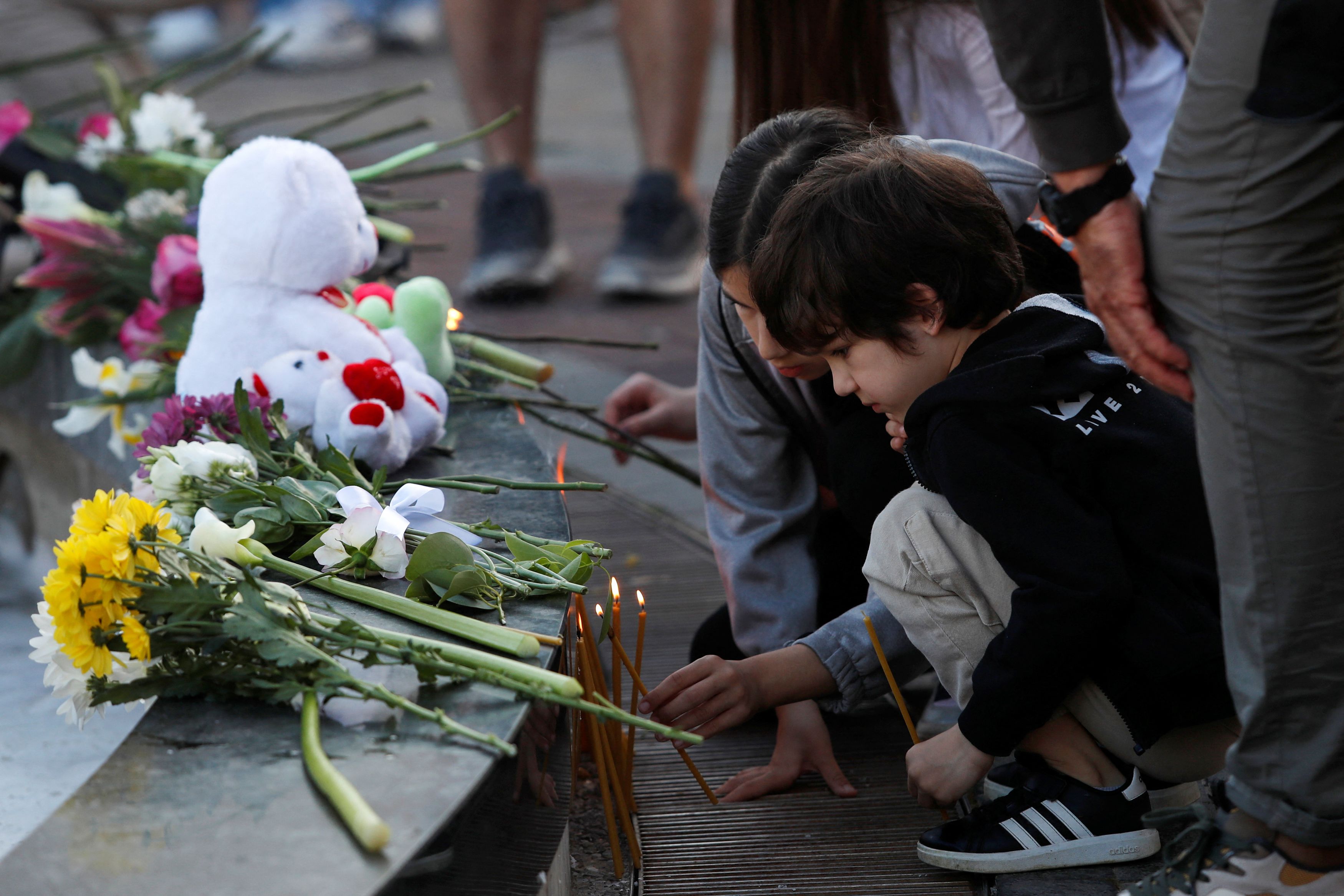 Τεστ ναρκωτικών και απαγόρευση των κινητών στα σχολεία εξετάζει η ...