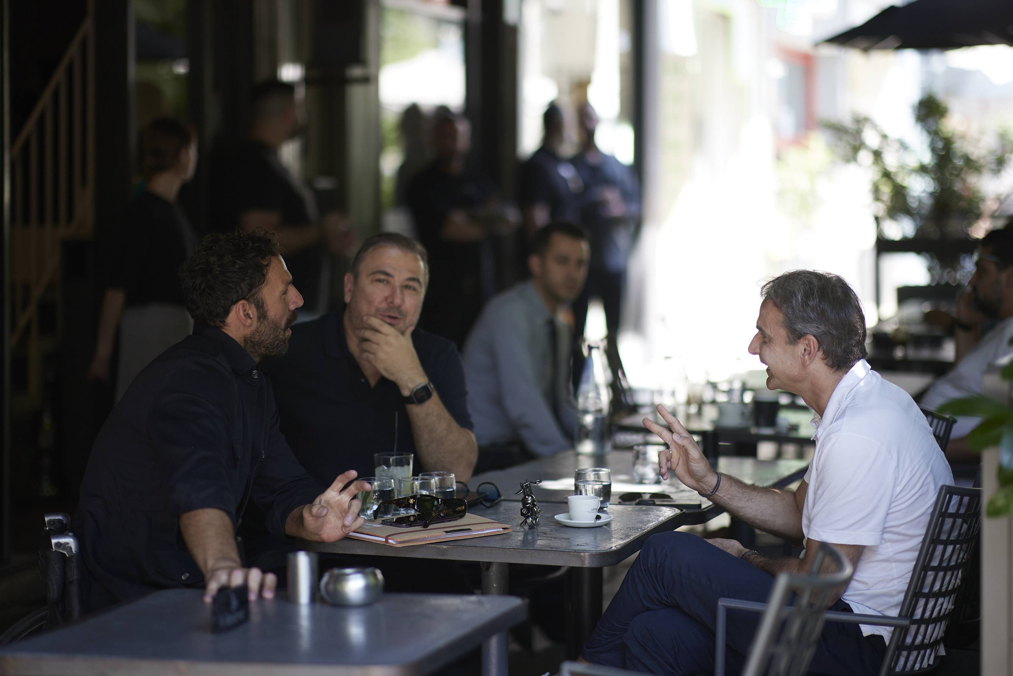 Για καφέ στη Θεσσαλονίκη ο Μητσοτάκης με Ρέμο και Τσαπατάκη - ΤΑ ΝΕΑ