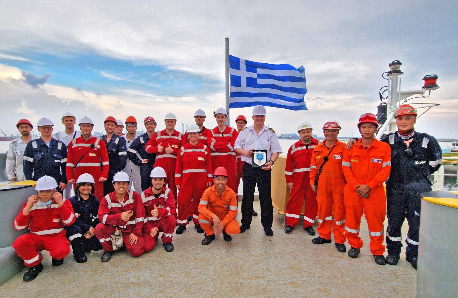 Υψωσε την ελληνική σημαία το LNG/C «ΑΡΙΣΤΑΡΧΟΣ» - ΤΑ ΝΕΑ