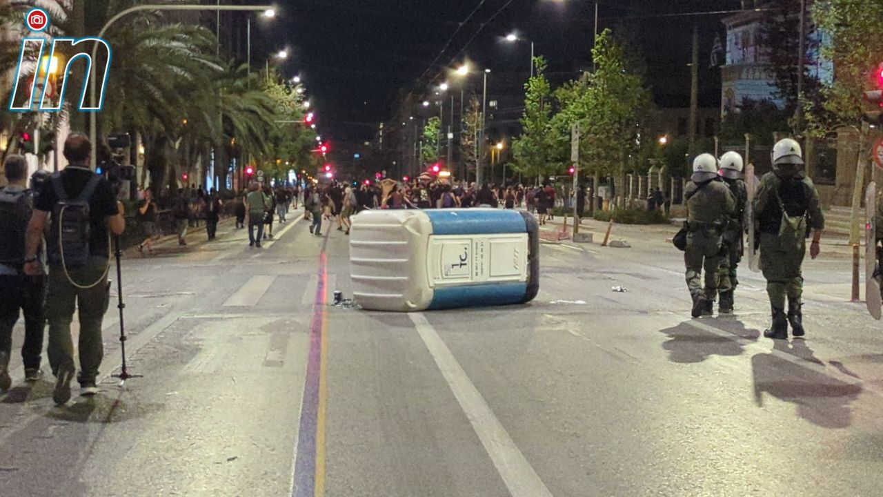 Επεισόδια στο κέντρο της Αθήνας – Προσαχθέντες δραπέτευσαν με τις ...