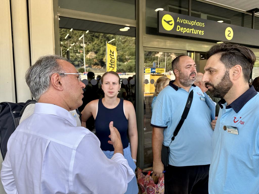 Μέτρα για τη διευκόλυνση των επιβατών στο αεροδρόμιο της Ρόδου - ΤΑ ΝΕΑ