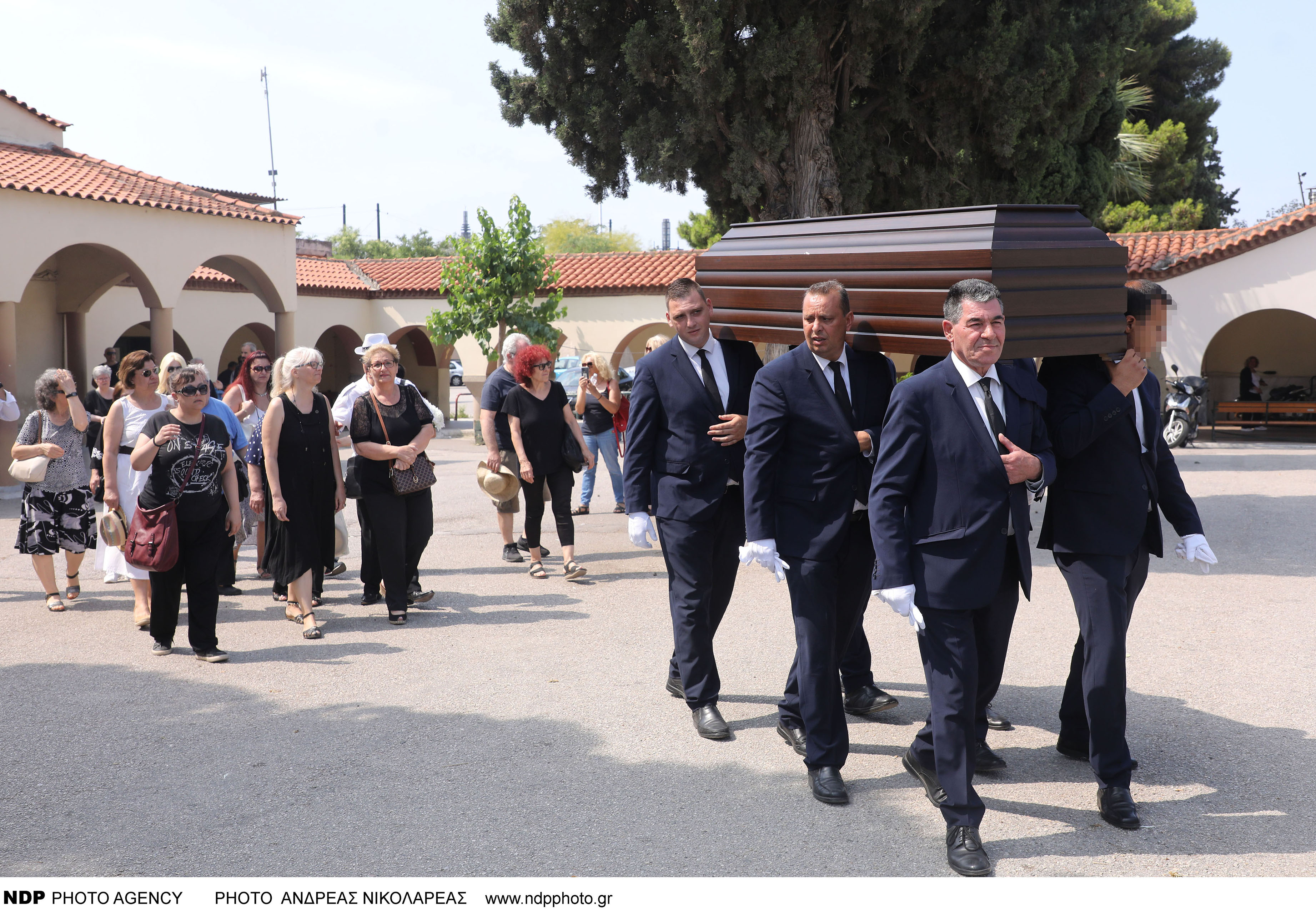 Άντζελα Ζήλεια: Θλίψη στην κηδεία της - ΤΑ ΝΕΑ