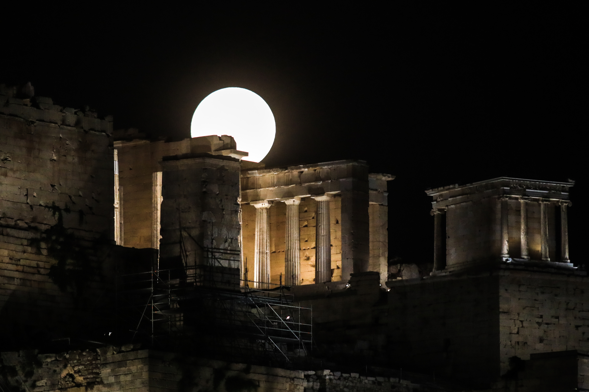 Πανσέληνος Αυγούστου: Το «φεγγάρι του Οξύρρυγχου» δεσπόζει στον ...