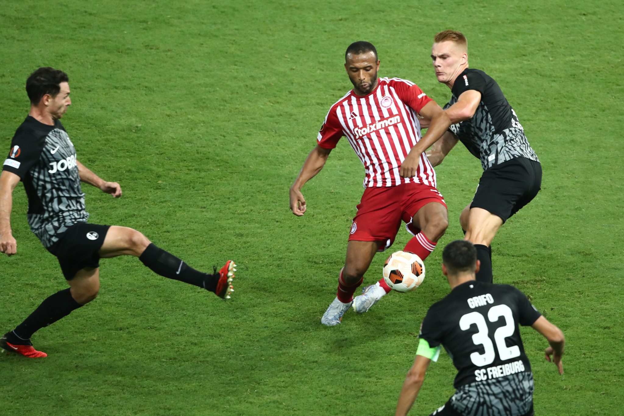 Ολυμπιακός – Φράιμπουργκ 2-3: Επαιξε μπάλα, δεν είχε τύχη και… VAR - ΤΑ ΝΕΑ