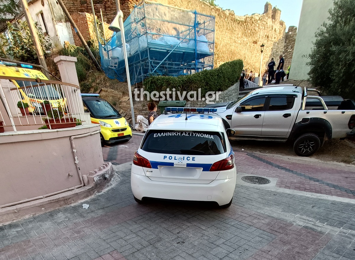 Θεσσαλονίκη: Επίθεση με μαχαίρι σε 19χρονη στη μέση του δρόμου - ΤΑ ΝΕΑ