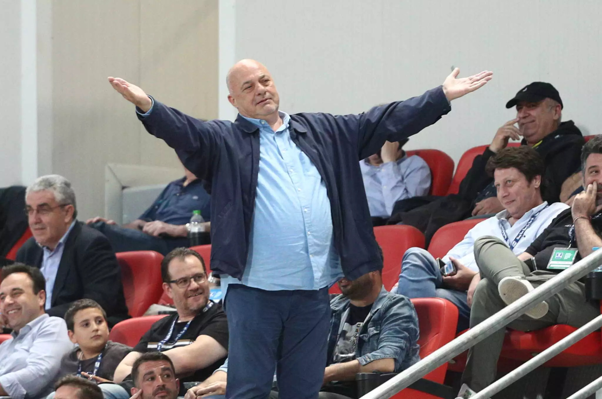 Αχιλλέας Μπέος: «Βουλώστε το πια, έφερα δύο νταλίκες ξύδι – Θα είμαι ...