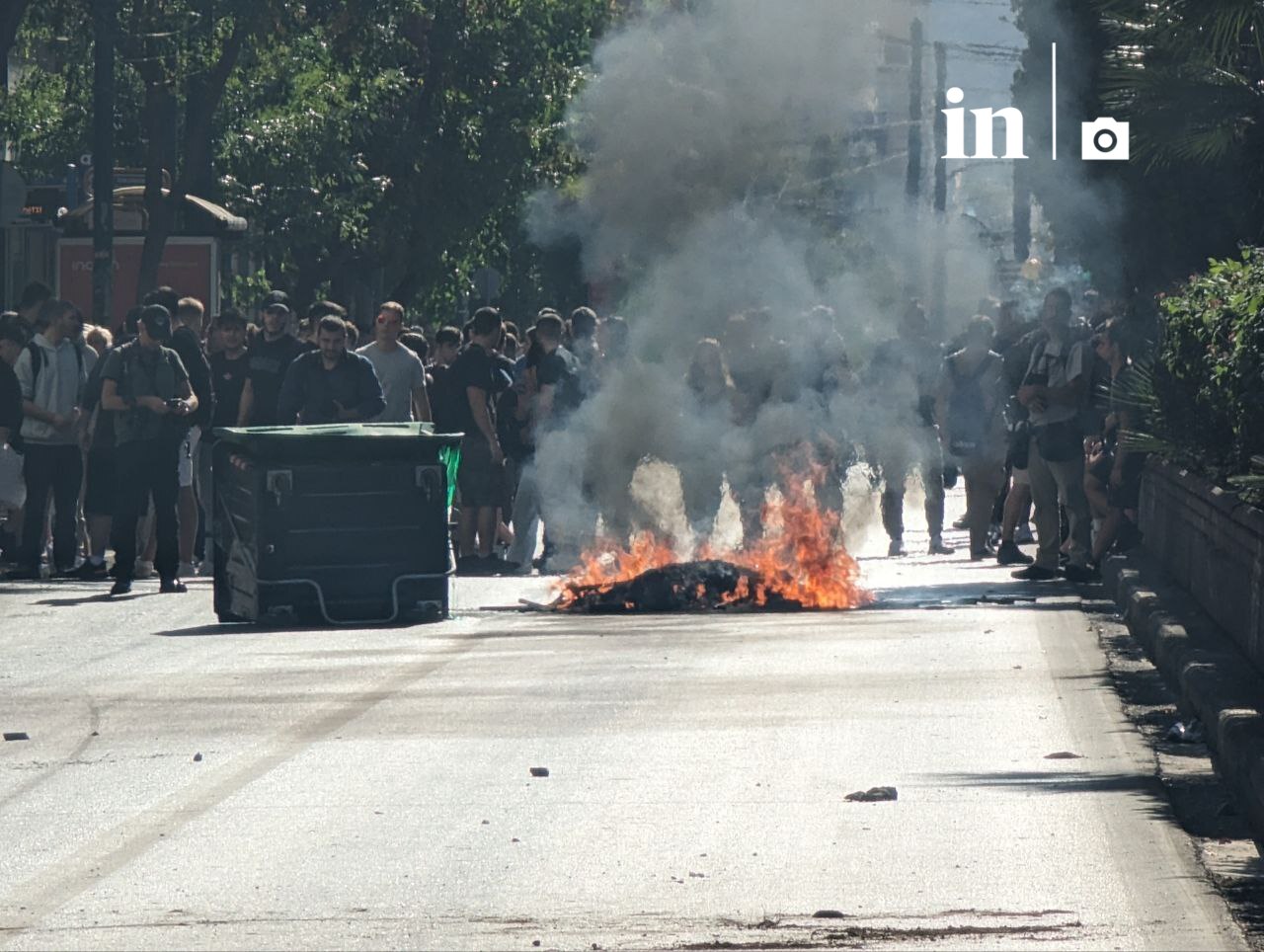 Ενταση έξω από την ΑΣΟΕΕ: Οδοφράγματα και φωτιές σε κάδους – Κλειστά ...