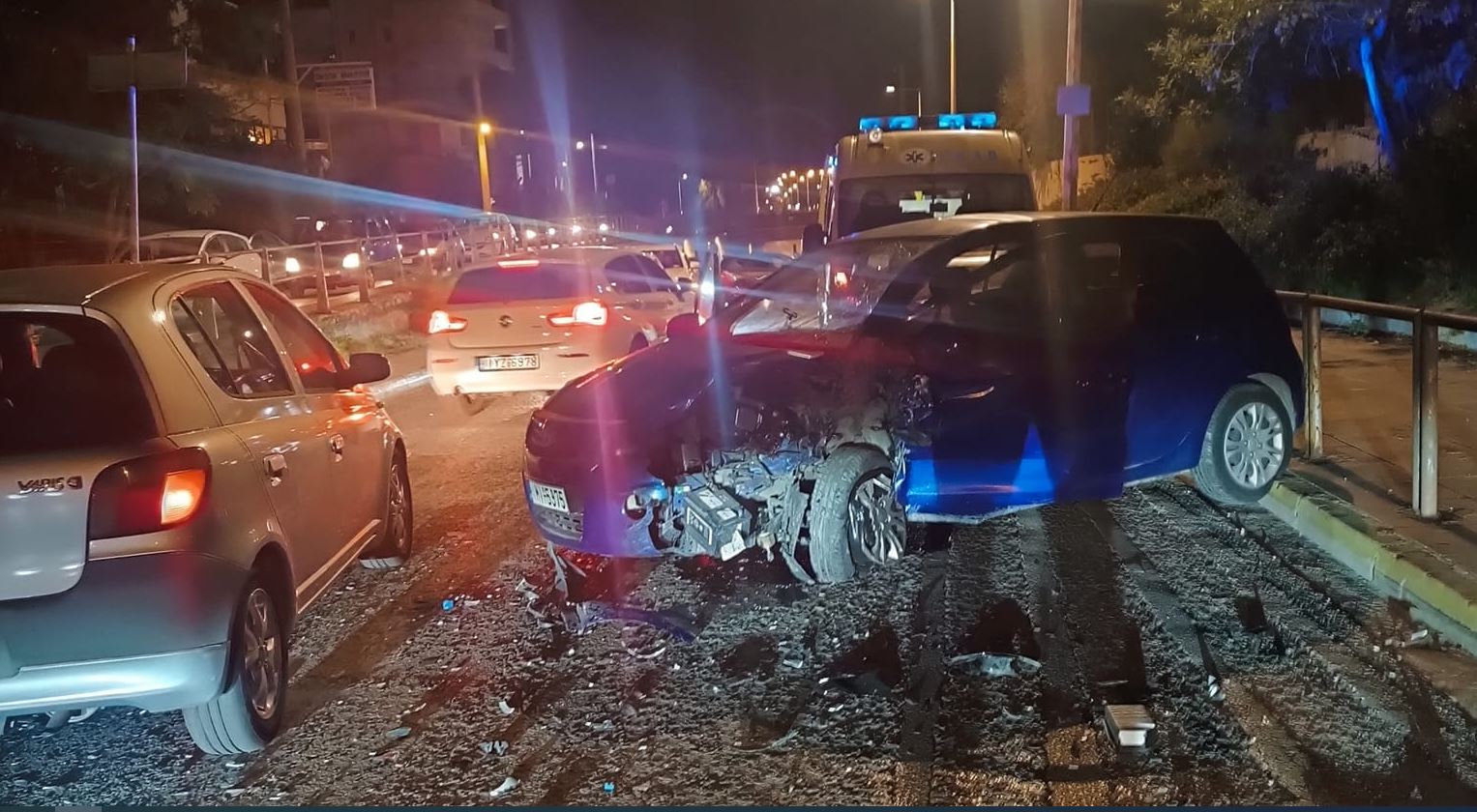 Σοβαρό τροχαίο στο Χαλάνδρι – Σφοδρή σύγκρουση δύο οχημάτων - ΤΑ ΝΕΑ