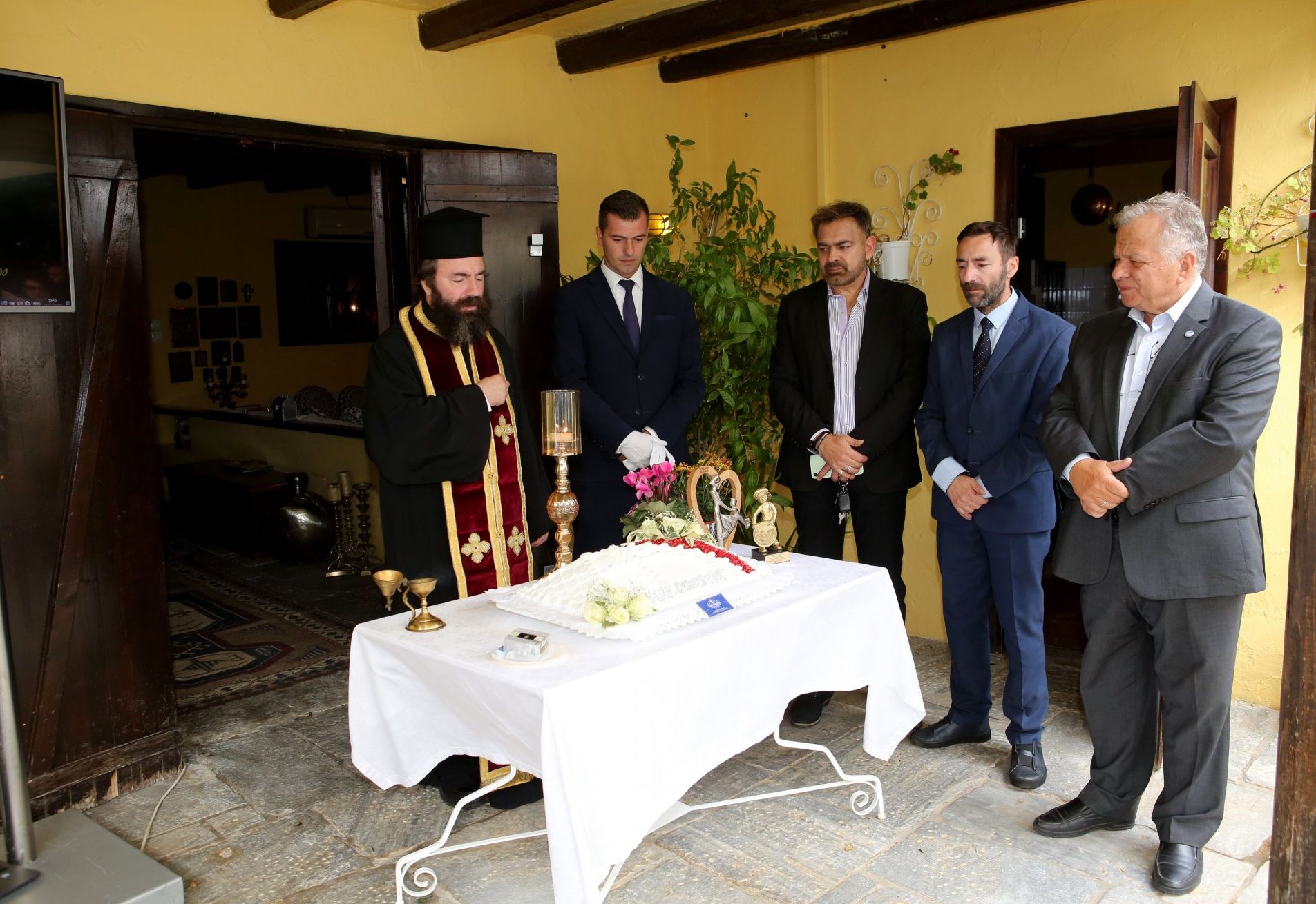 Μαίρη Χρονοπούλου: Στο σπίτι της στην Παιανία τελέστηκε το 40ημερο ...