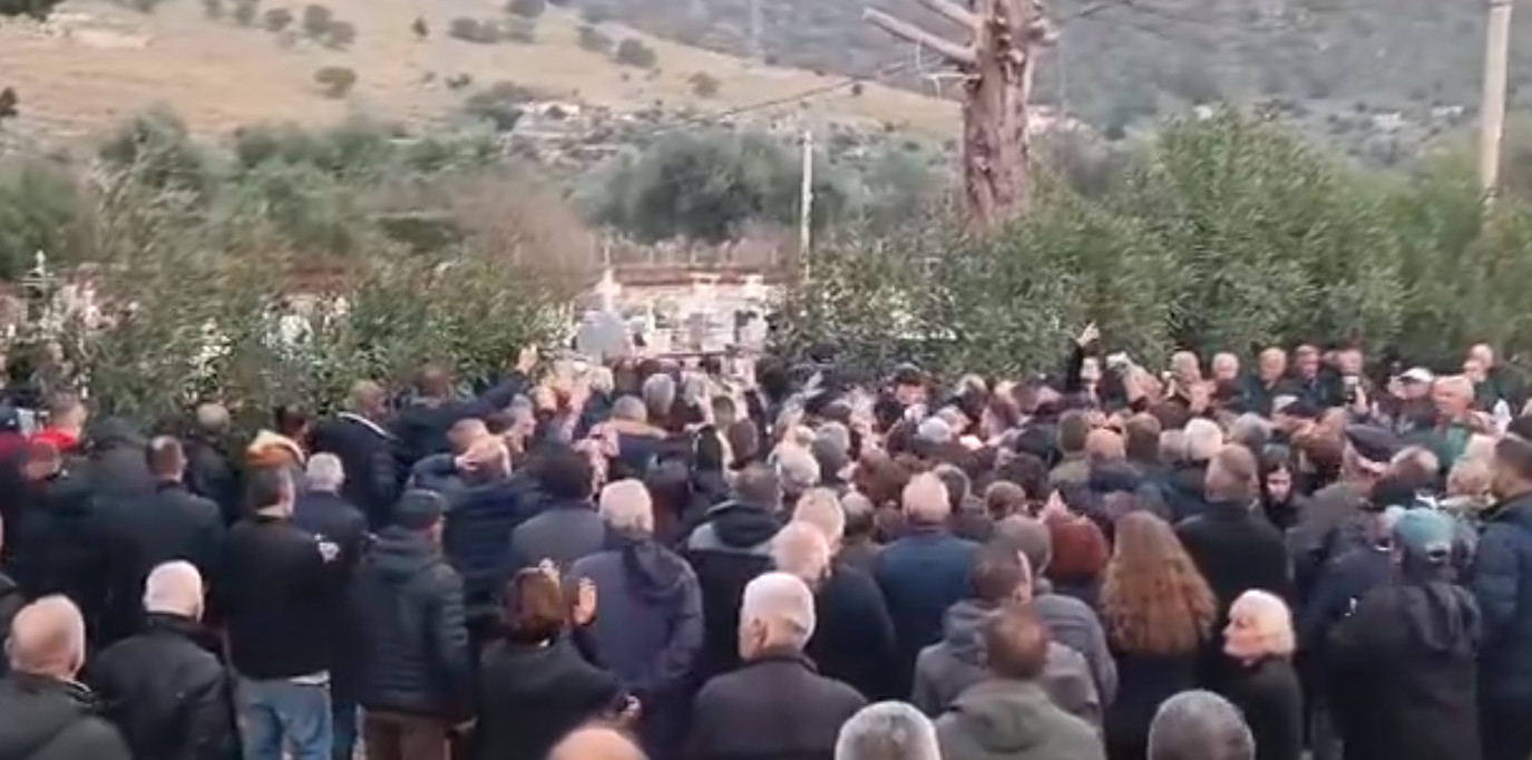 Φρέντι Μπελέρης: Δεν σεβάστηκαν ούτε την κηδεία της γιαγιάς του στη ...