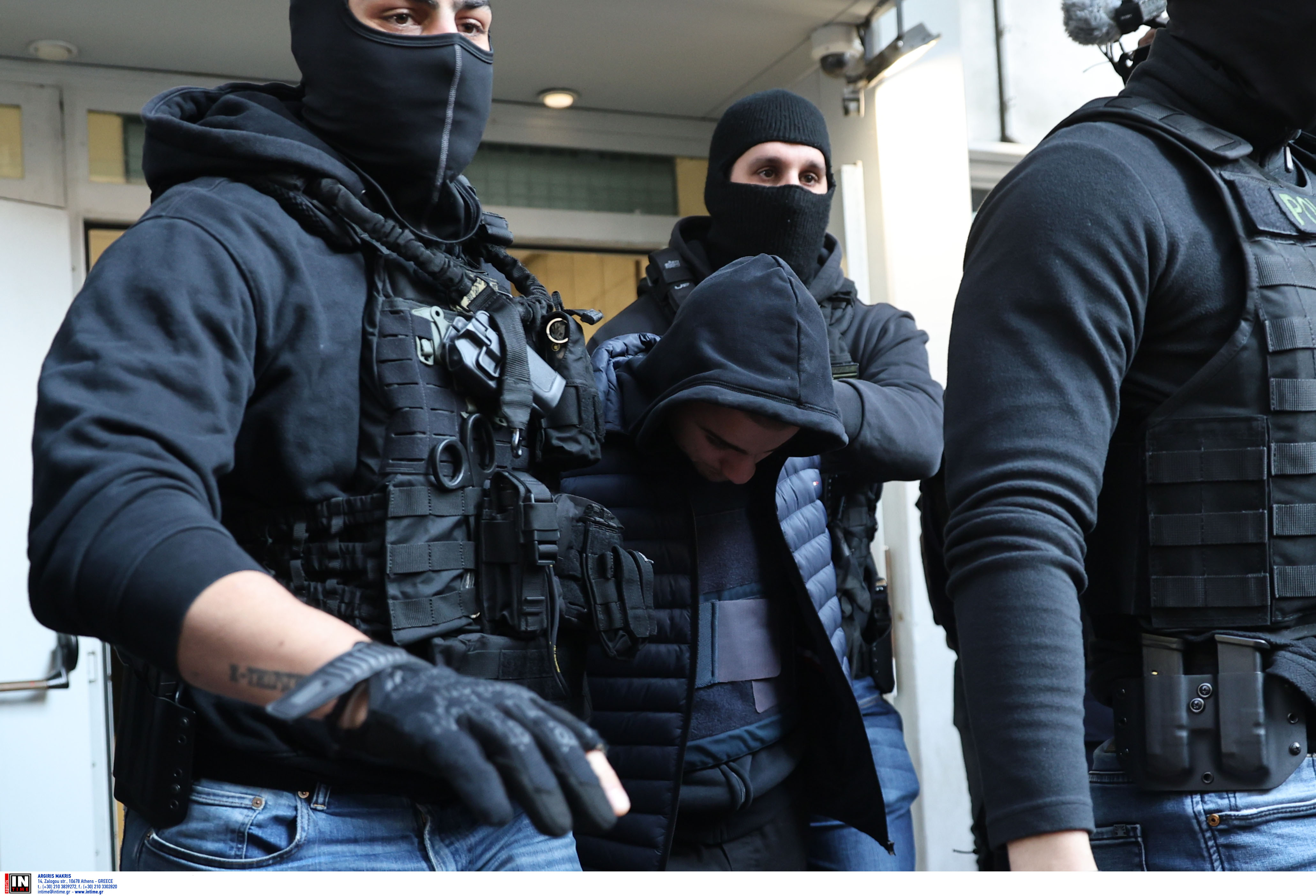 Επεισόδια στου Ρέντη: Πήρε προθεσμία ο 18χρονος που έριξε τη ναυτική ...