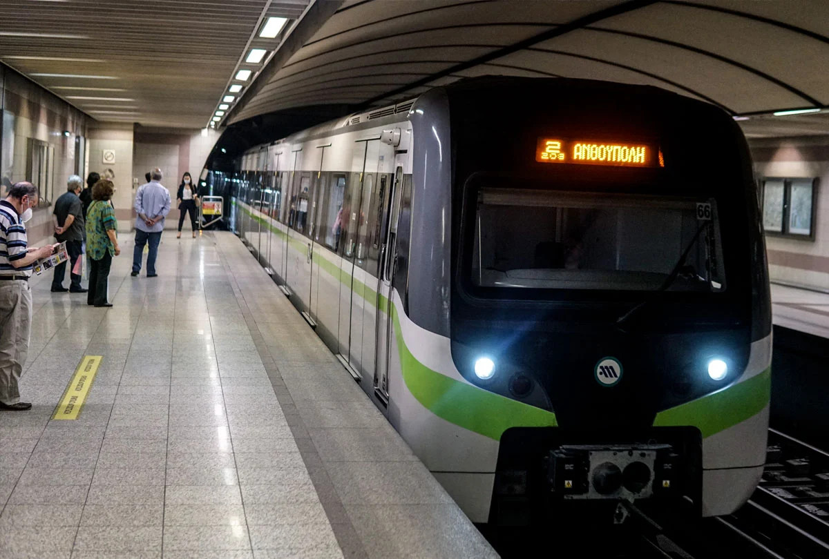 Το Μετρό της Αθήνας «λειτουργεί στα όριά του» - Βλάβες, έλλειψη συρμών ...