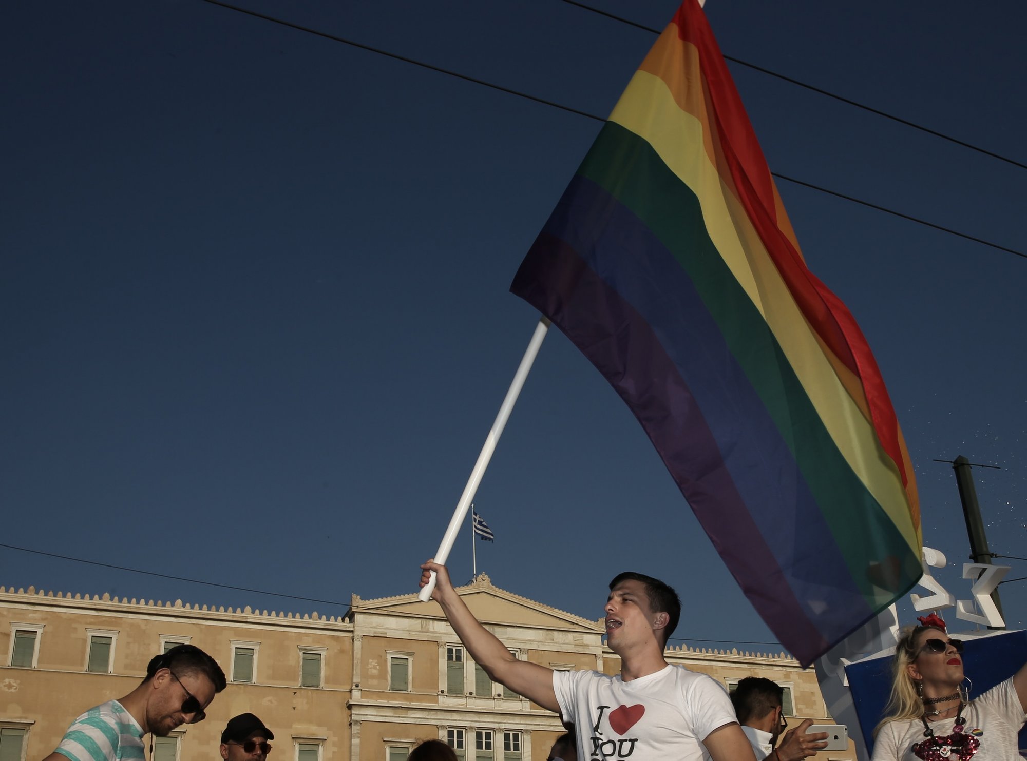 Ο γάμος των ομόφυλων ζευγαριών «δεσμεύει» τον Μητσοτάκη – Πιέσεις από ...