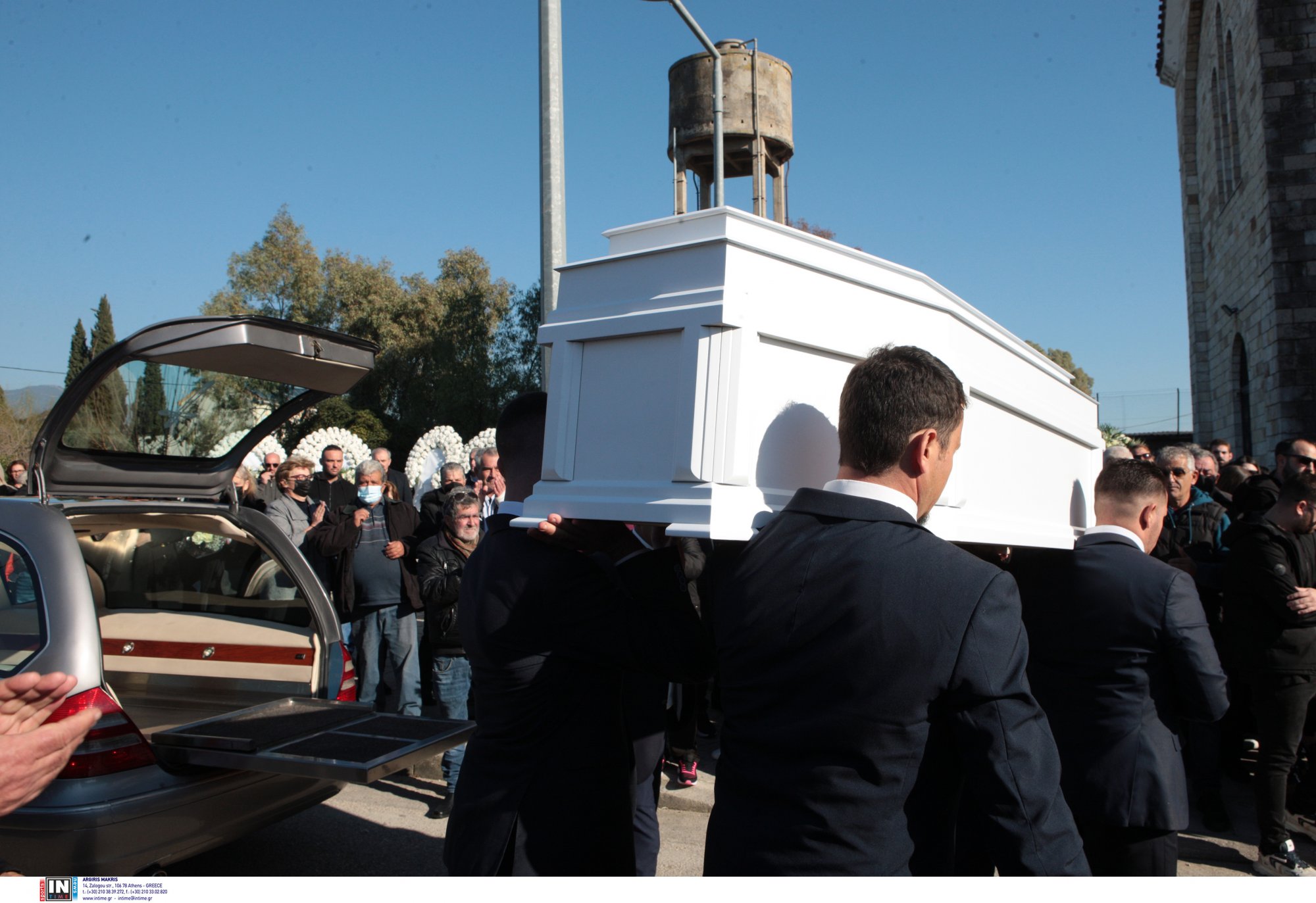 Μεσολόγγι: Θρήνος στην κηδεία του Μπάμπη - «Καρδιά μου, πού είσαι ...