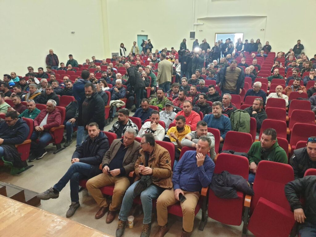 Αγρότες: Σε εξέλιξη η πανελλαδική σύσκεψη των αγροτών στη Νίκαια της ...