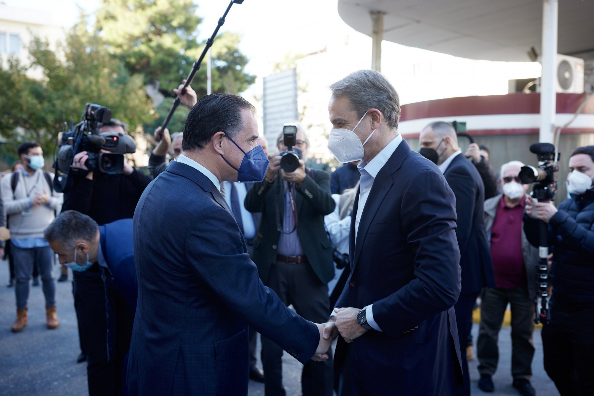 Οι γιατροί διαμαρτύρονται για τις ελλείψεις, ενώ ο Μητσοτάκης ...