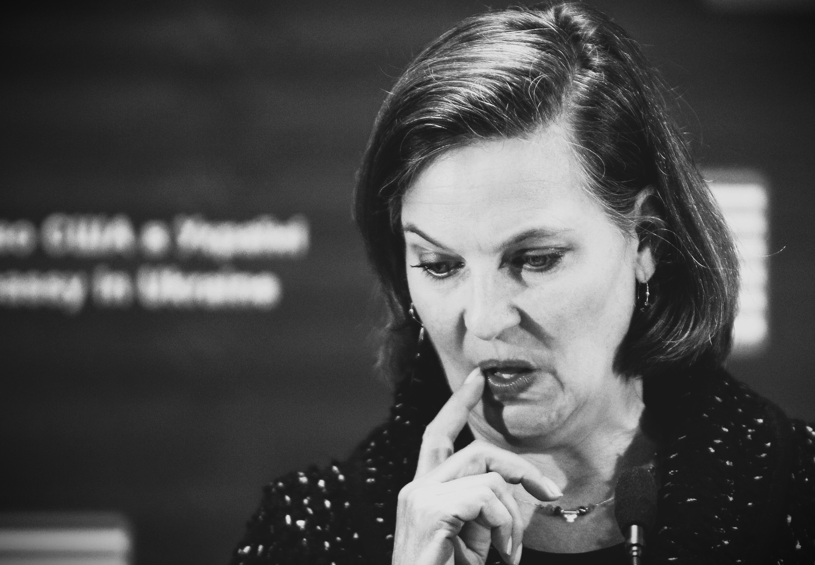 «Αποχαιρετισμός στα όπλα» - Ο θηλυκός "Κίσινγκερ" και η επίθεση κατά ...