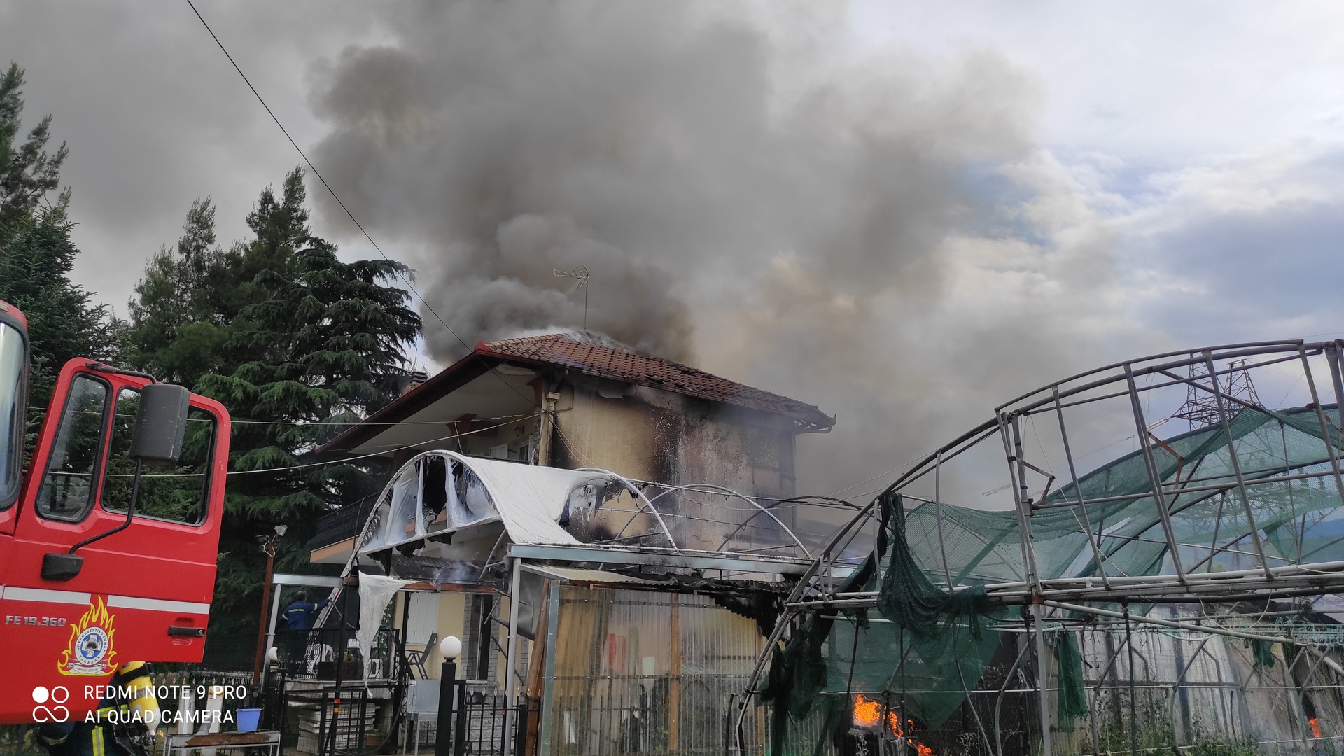 Νάουσα: Γενικό μπλακ άουτ προκάλεσε φωτιά σε μονοκατοικία δίπλα στον ...