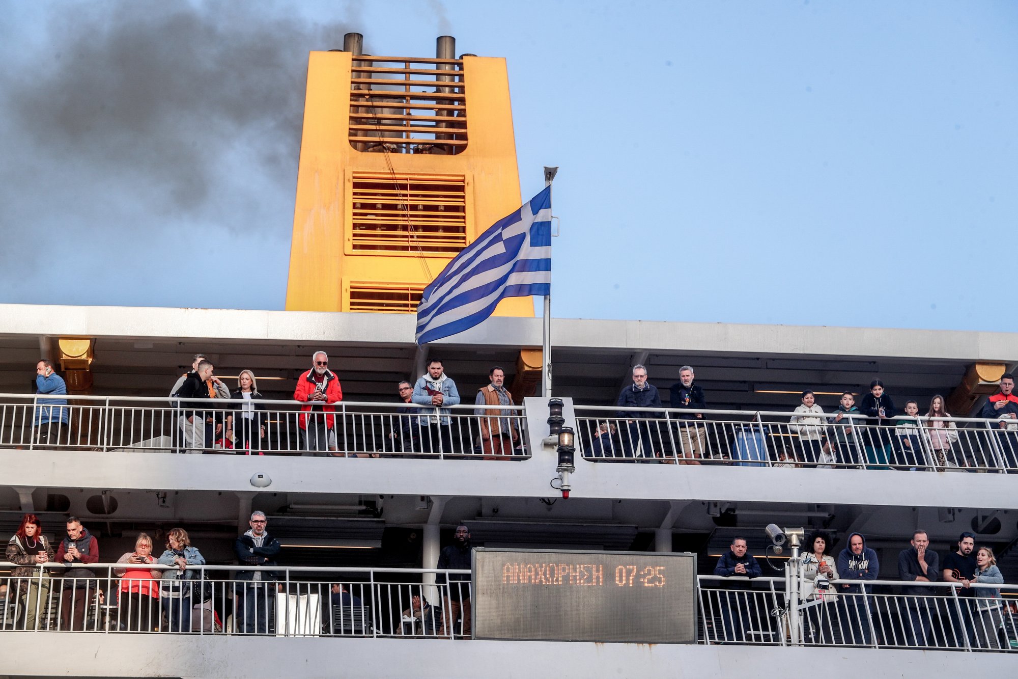Η μεγαλύτερη έξοδος των τελευταίων ετών: Αναχωρούν οι τελευταίοι ...