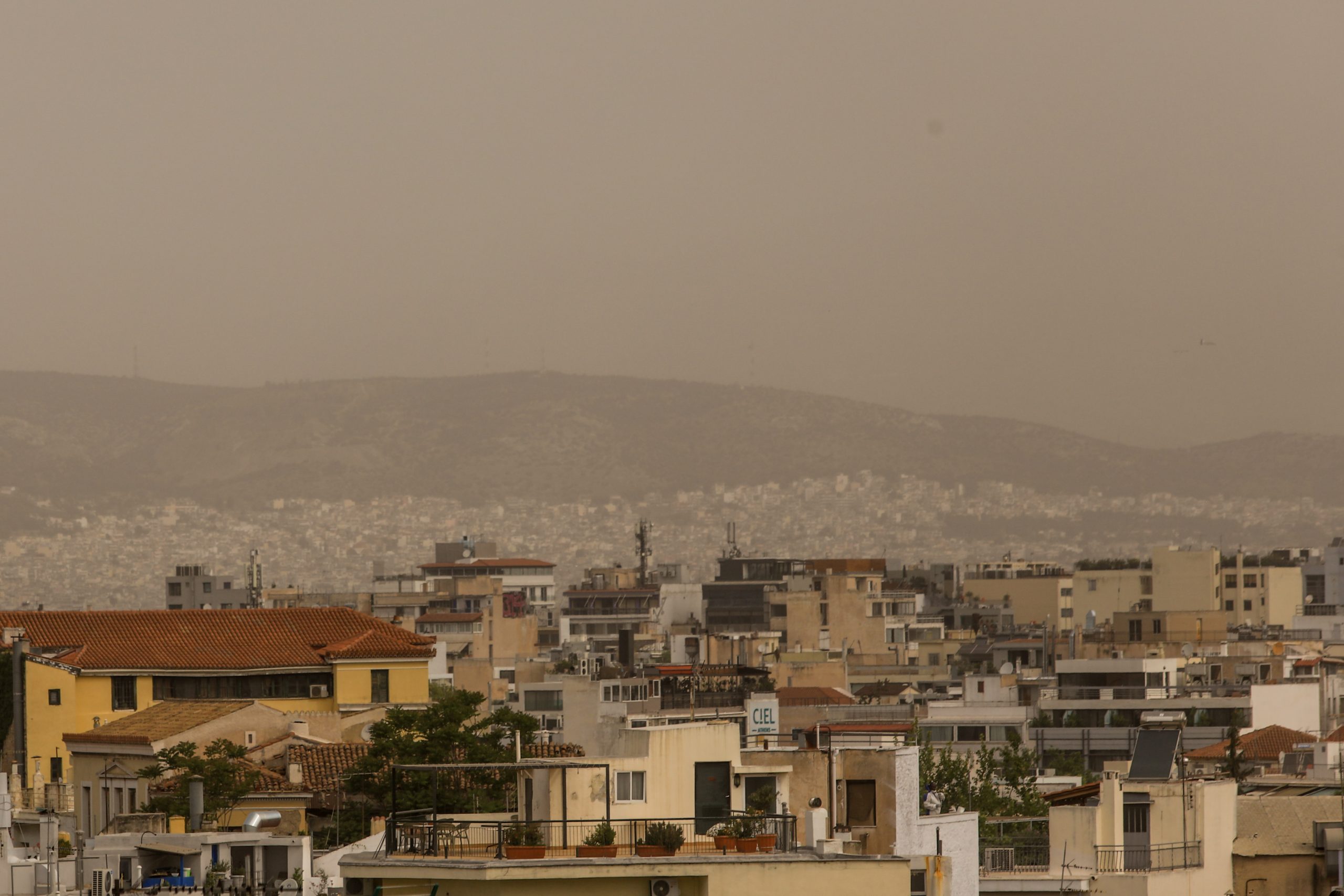 Έως το βράδυ της Τετάρτης το κύμα αφρικανικής σκόνης – Χάρτες για τις ...