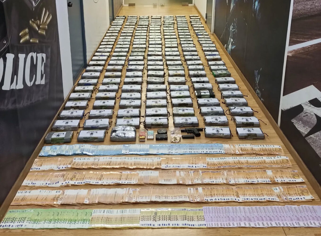 Και δεύτερο φορτίο με 100 κιλά κοκαΐνης στον Πειραιά