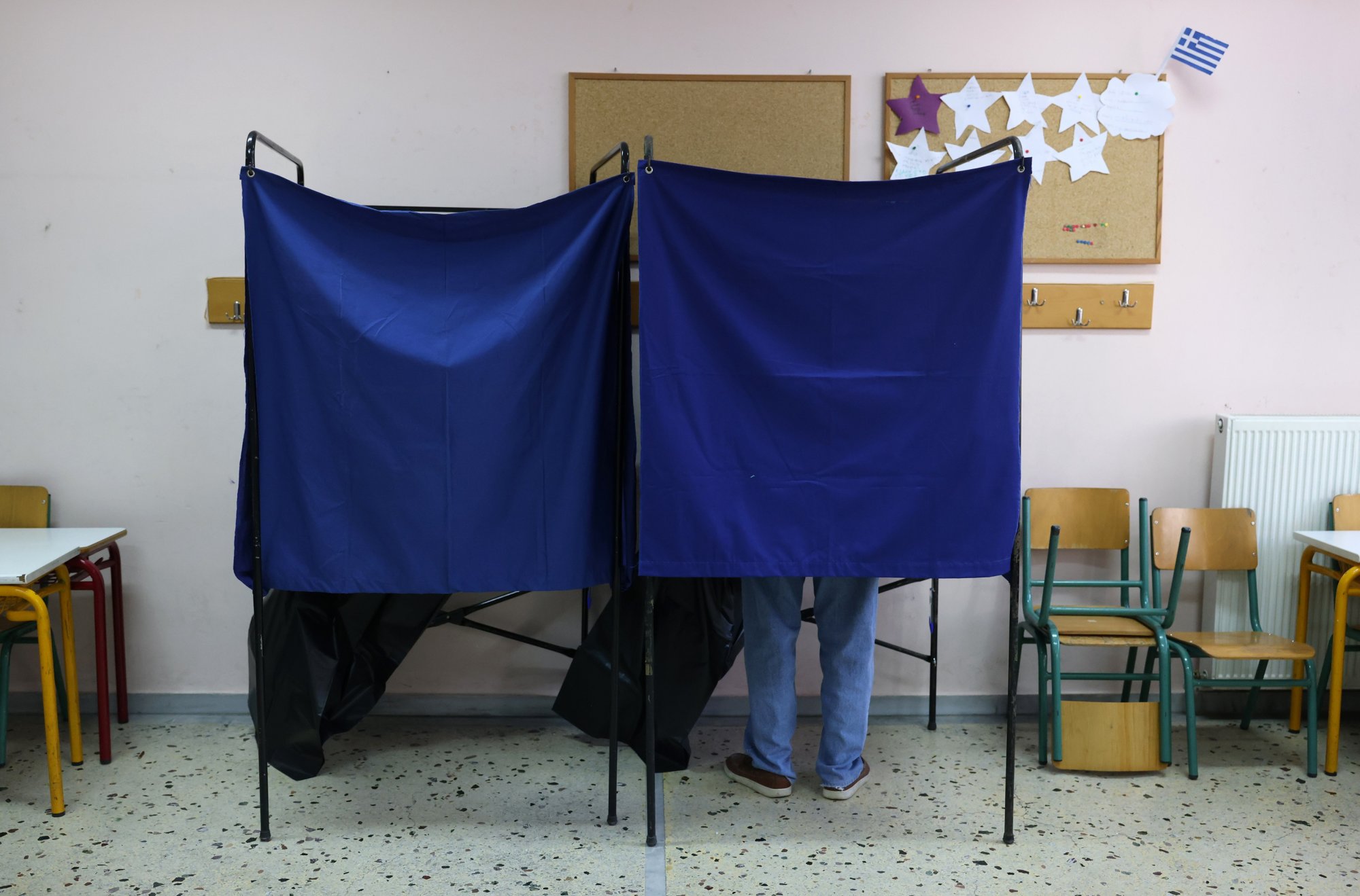 Τι δείχνουν οι δημοσκοπήσεις στο παρά πέντε της ευρωκάλπης - ΤΑ ΝΕΑ