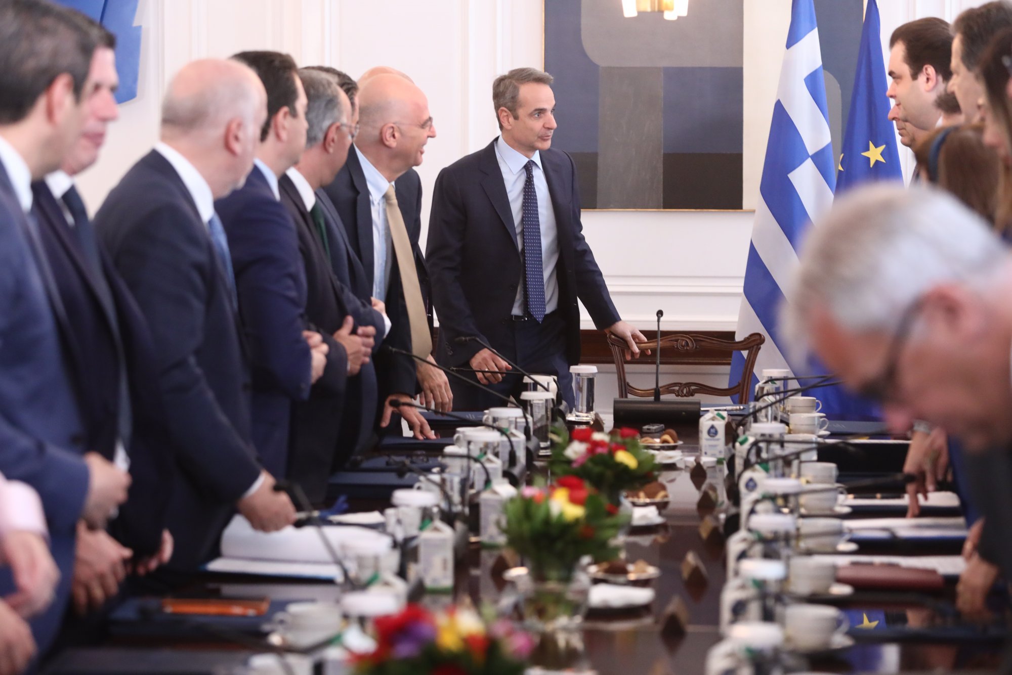 Σε αναμμένα κάρβουνα υπουργοί και υφυπουργοί, ώρα αποφάσεων από τον ...