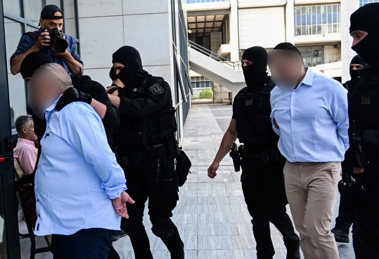 Γιώργος Καραϊβάζ: Διεκόπη η δίκη για τη δολοφονία του δημοσιογράφου ...