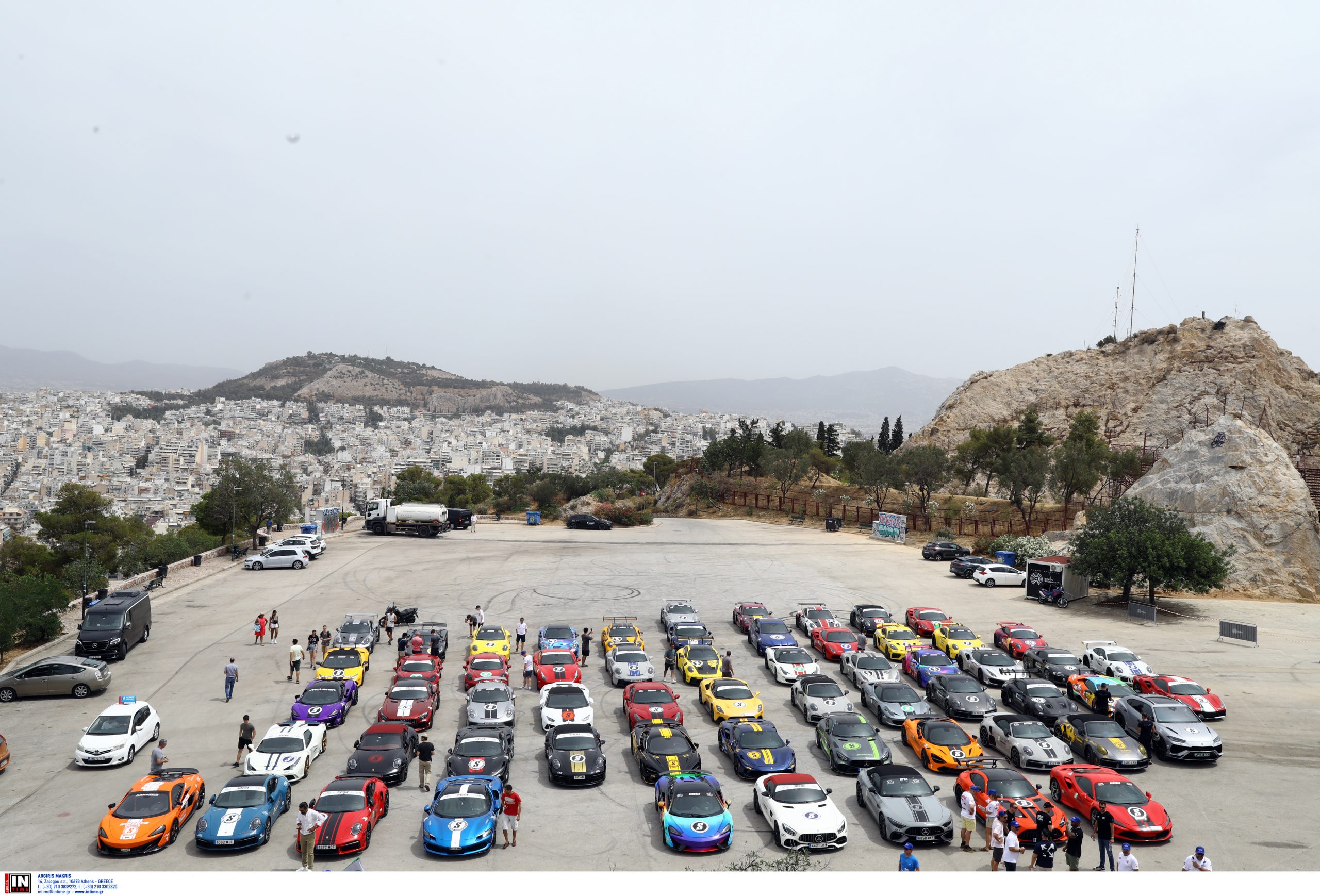 Γέμισε με supercars η Αθήνα - Ποιος ο λόγος (εικόνες) - ΤΑ ΝΕΑ