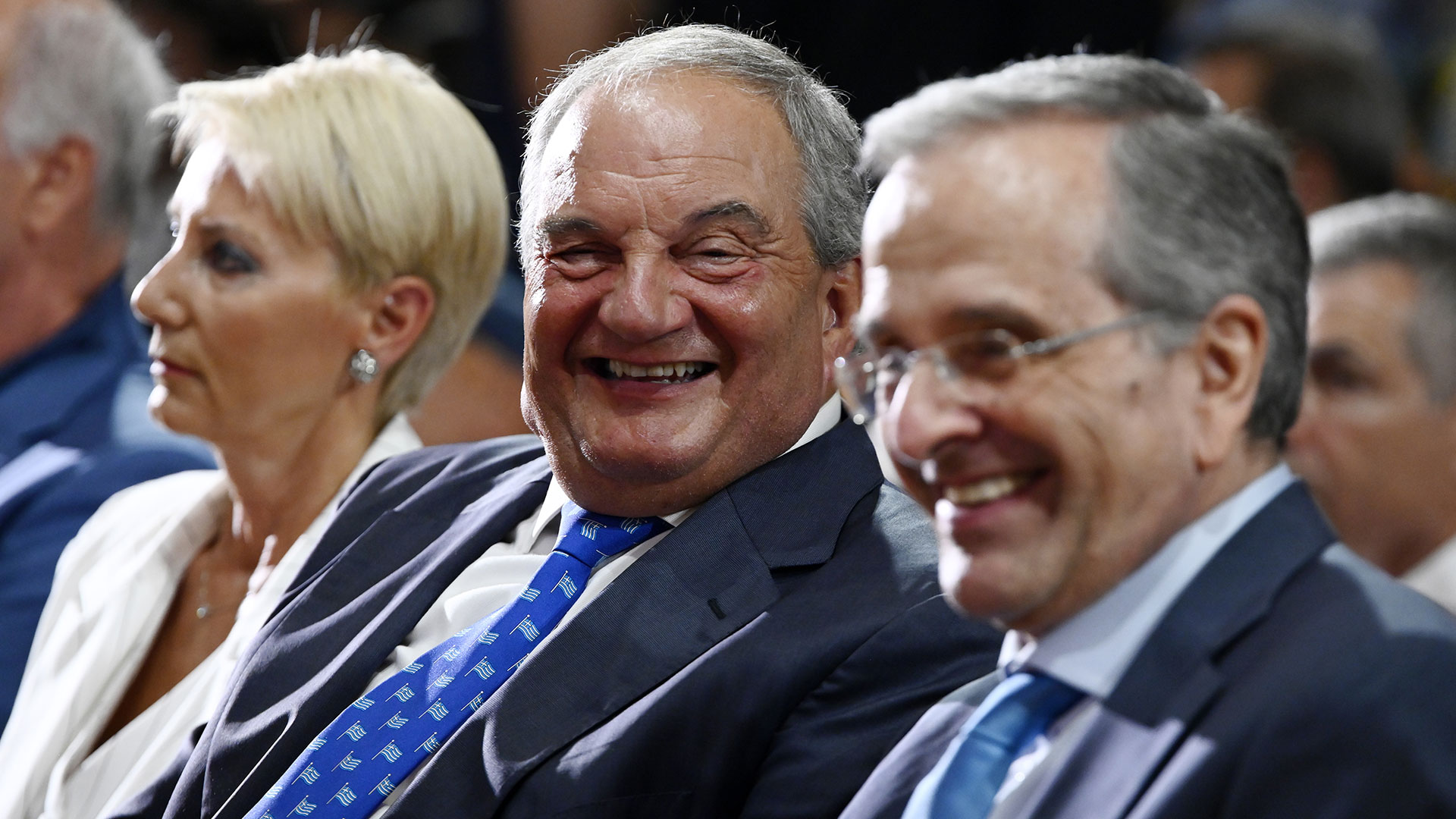 «Ουδέν σχόλιον» από την κυβέρνηση για τις ομιλίες Σαμαρά – Καραμανλή ...