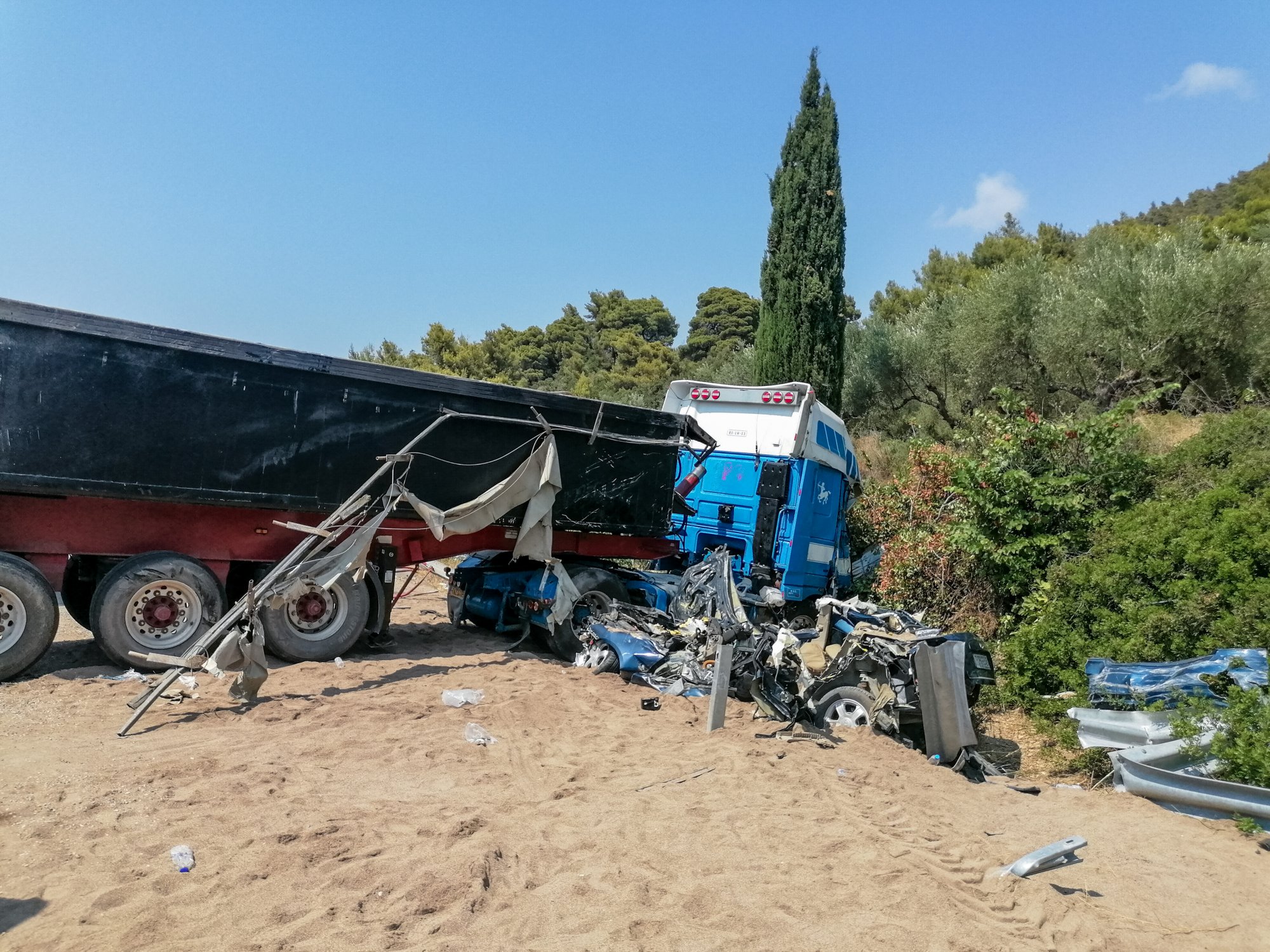 Θρήνος στην άσφαλτο – Ξεκληρίστηκαν δύο οικογένειες στο τροχαίο με την ...