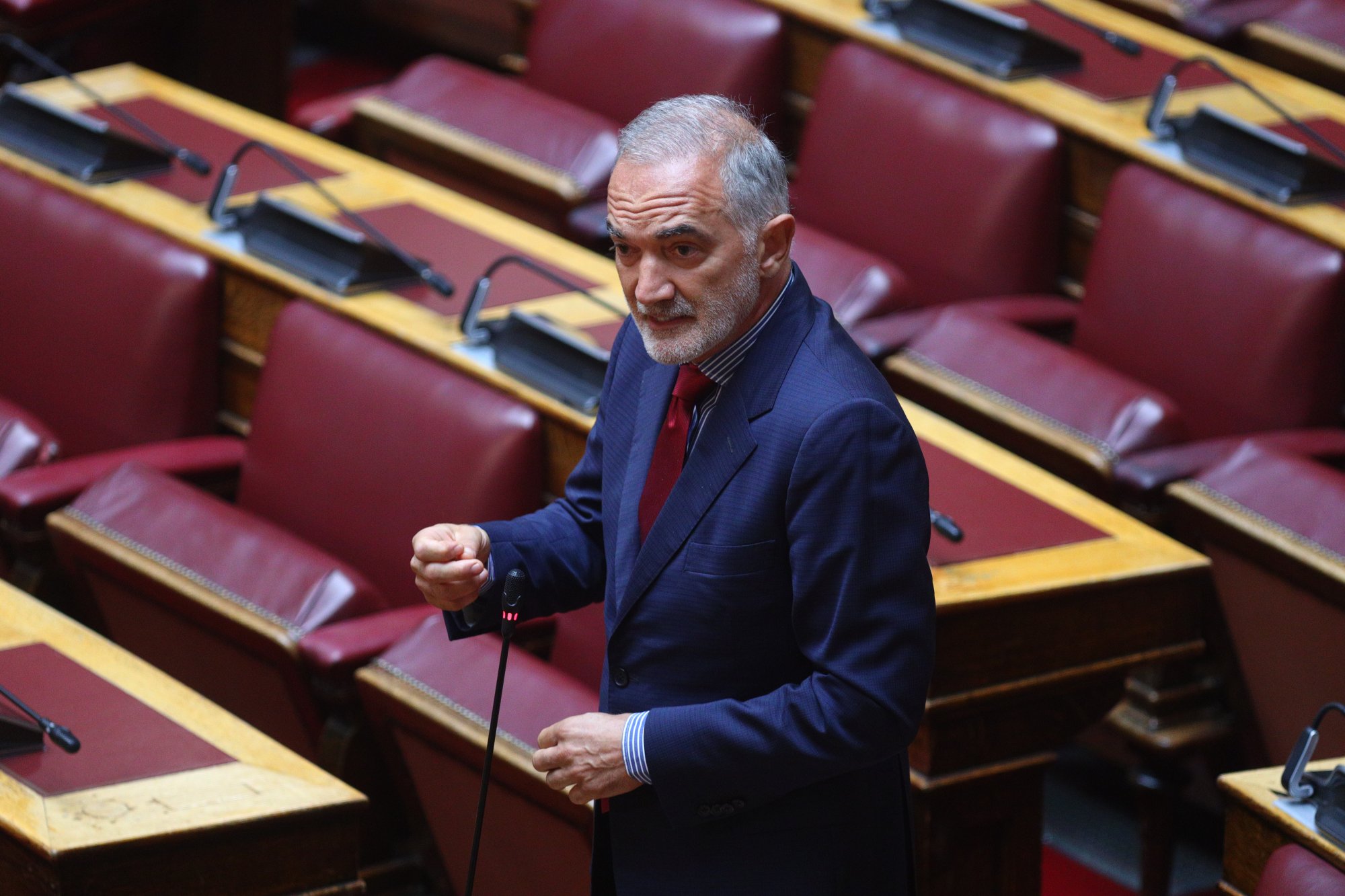 Σαλμάς: Αιχμές για τους κυβερνητικούς χειρισμούς με τα επιτόκια ...