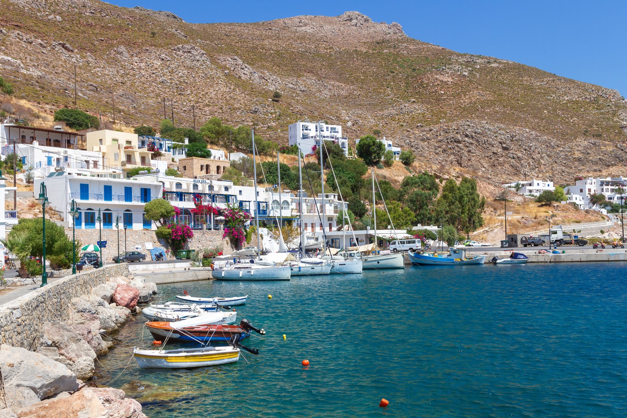 Το «μικροσκοπικό» νησί του Αιγαίου που έχει... τρελάνει τους Βρετανούς ...