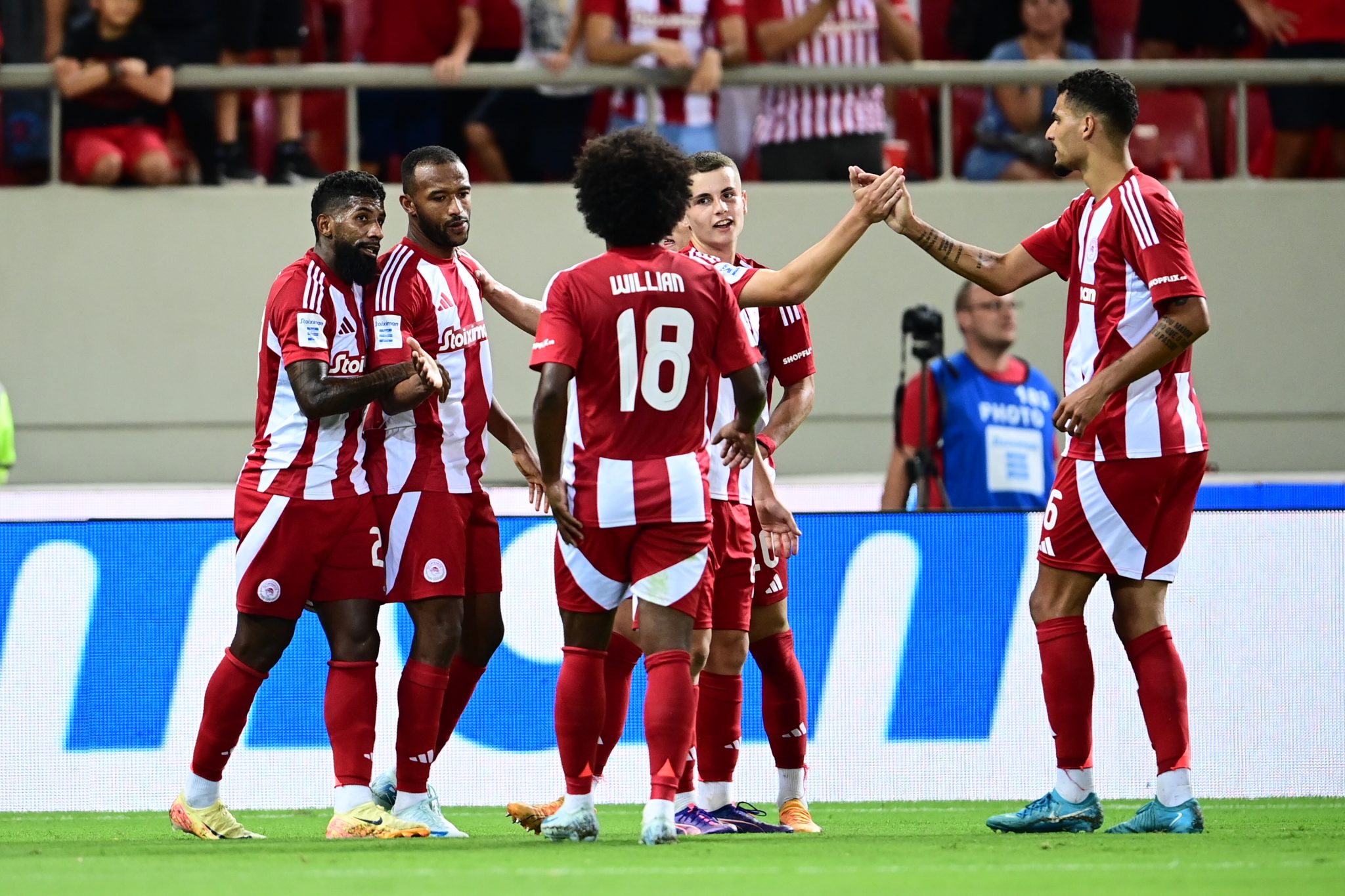 Ολυμπιακός – Ατρόμητος 2-0: Πήρε τη νίκη και πάτησε κορυφή - ΤΑ ΝΕΑ