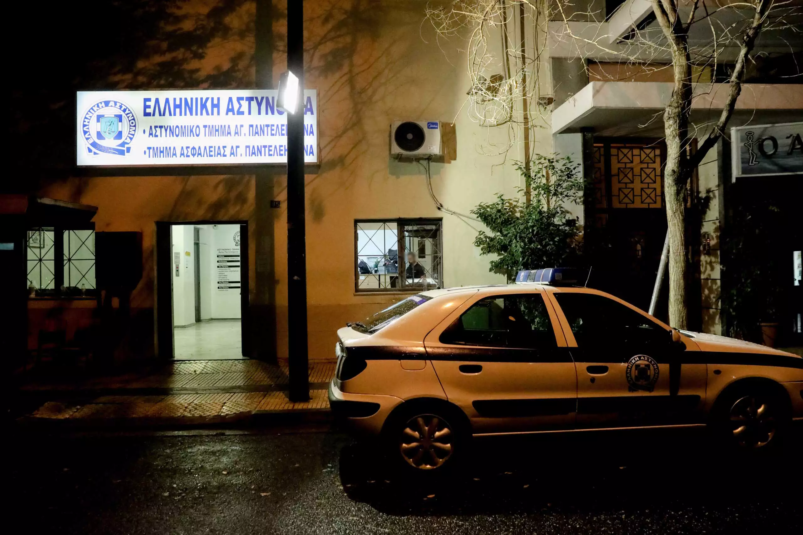 Τι λέει η ΕΛ.ΑΣ. για τον θάνατο μετανάστη στο ΑΤ Αγίου Παντελεήμονα ...