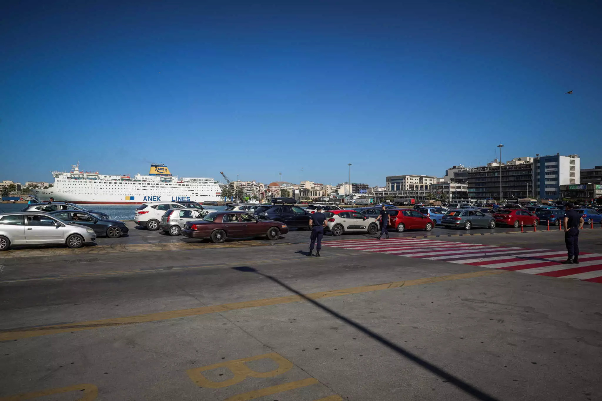 Συναγερμός στο λιμάνι του Πειραιά μετά από τηλεφώνημα για βόμβα - ΤΑ ΝΕΑ