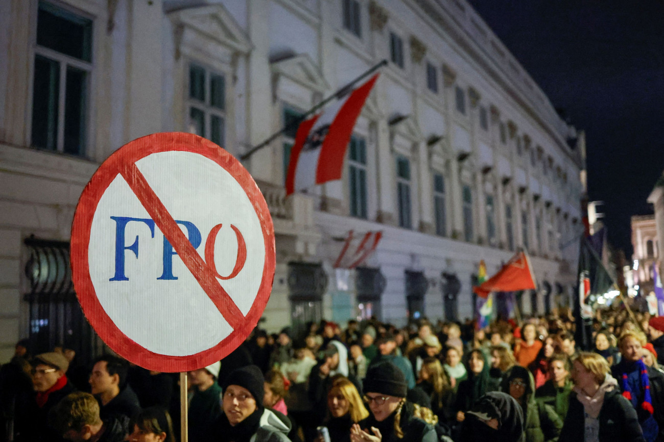 Βιέννη: Διαδήλωση κατά του σχηματισμού κυβέρνησης με το FPÖ – Στους ...
