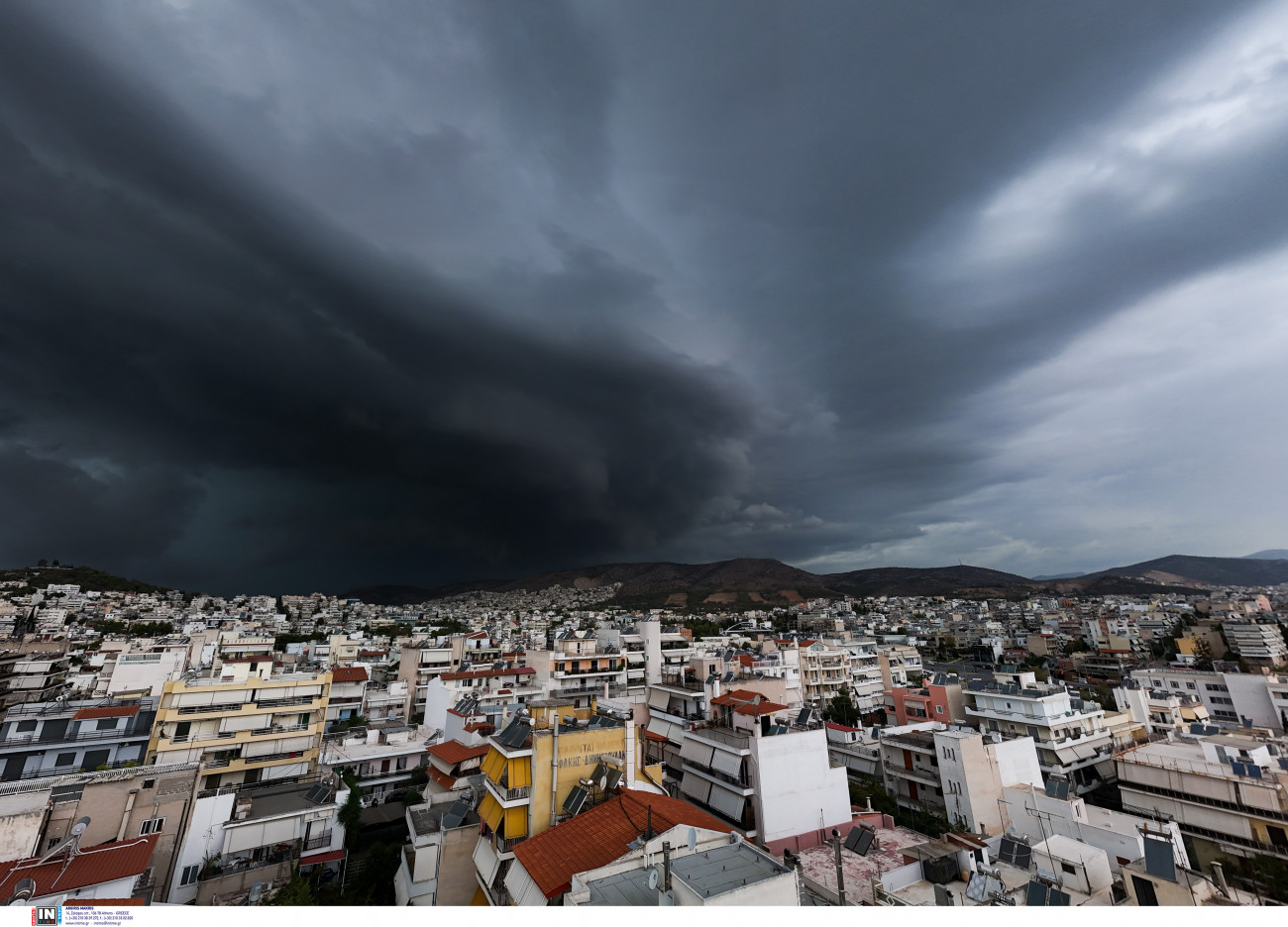 Κακοκαιρία Cassandra: Σκοτείνιασε ο ουρανός της Αττικής – «Καμπανάκι ...