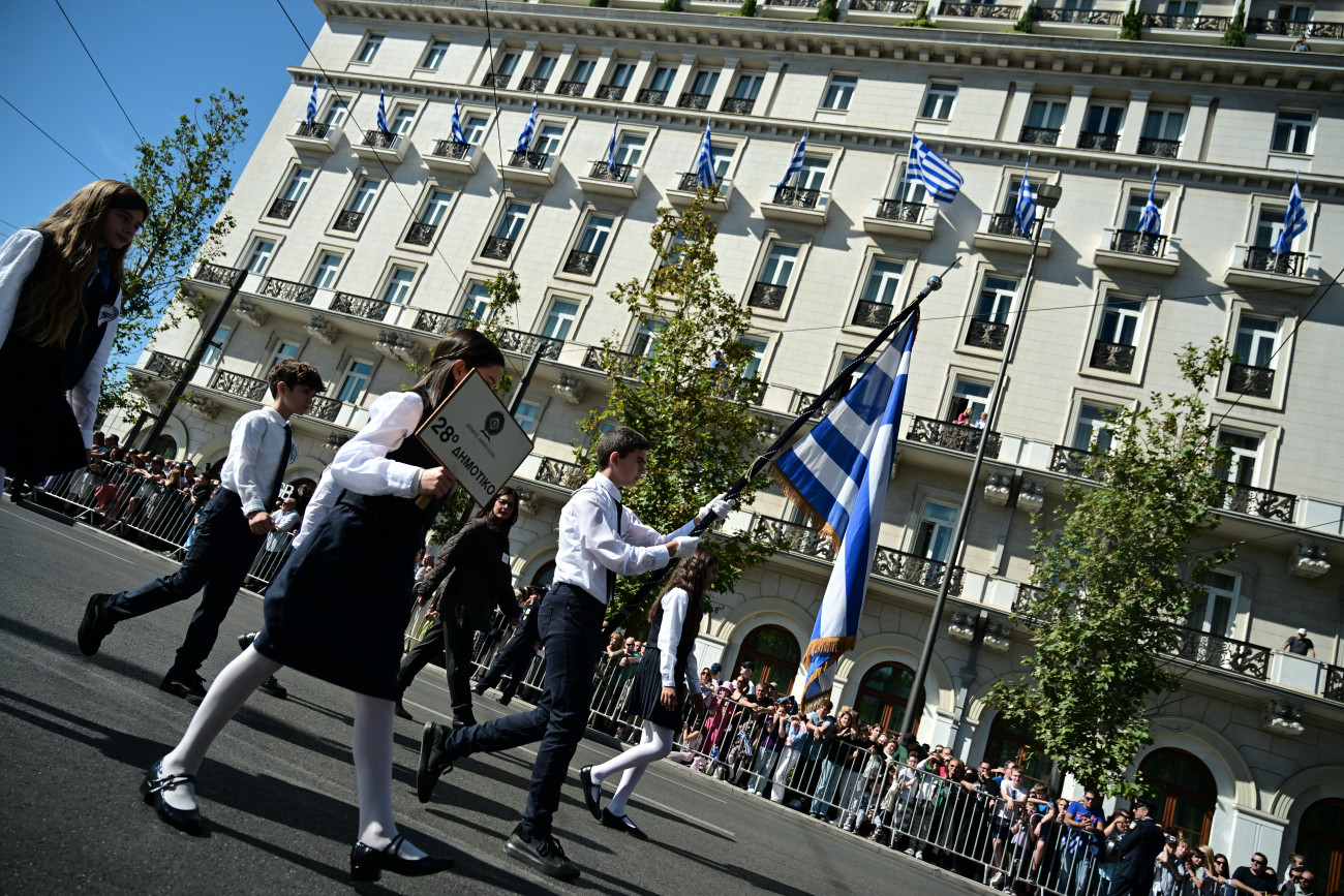 28η Οκτωβρίου: Δείτε φωτογραφίες από την μαθητική παρέλαση στην Αθήνα ...