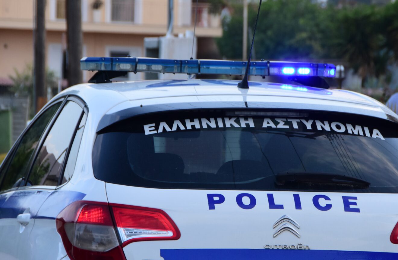 Ανήλικος εγγονός πρώην υπουργού συνελήφθη για ληστεία με λεία... 5 ευρώ ...