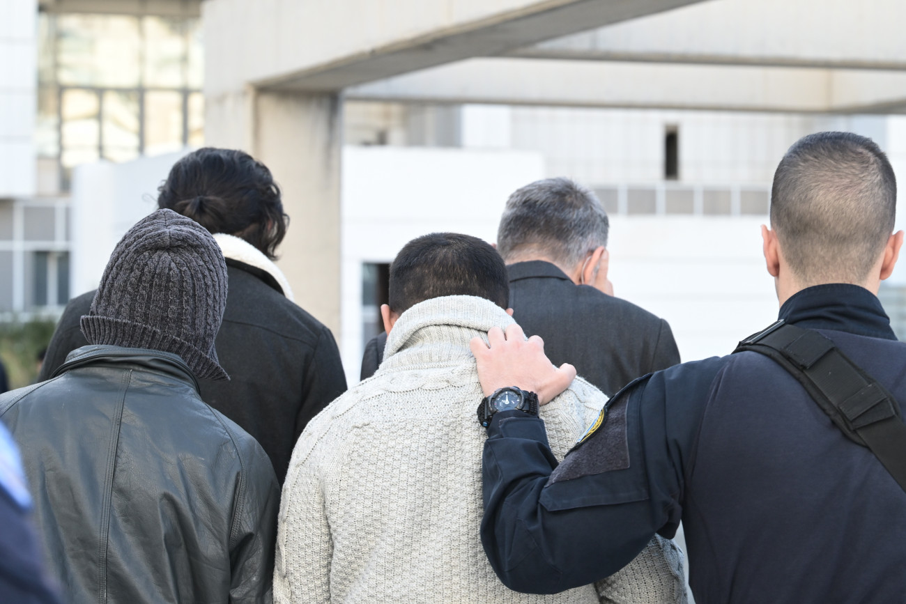 Στη φυλακή οι 5 από τους 11 κατηγορούμενους για τον βιασμό της 12χρονης ...