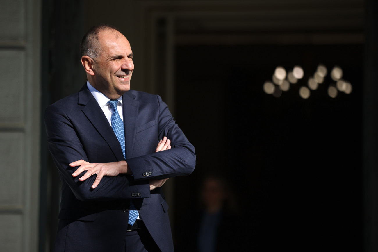 Ενημερώνει τους πολιτικούς αρχηγούς ο Γεραπετρίτης - ΤΑ ΝΕΑ