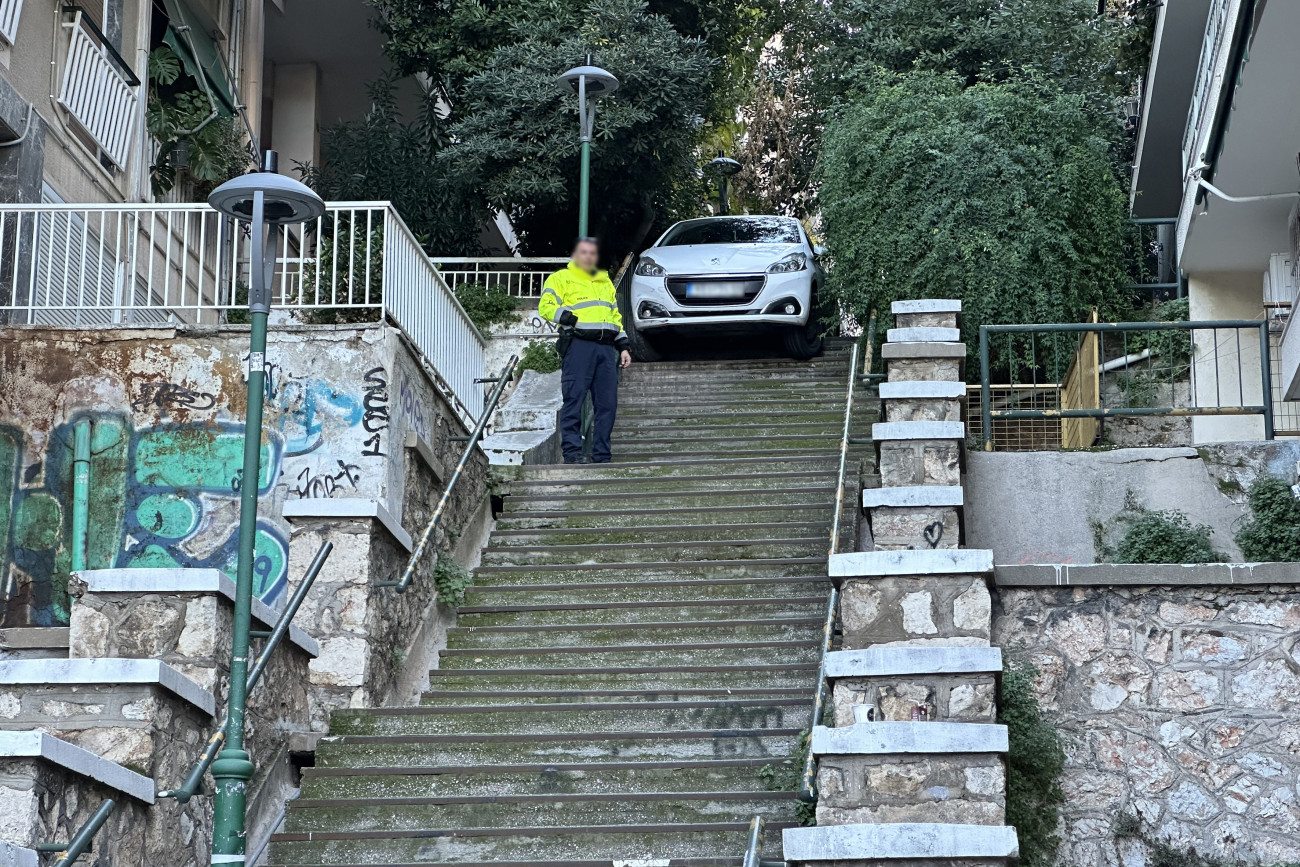 Ένα... πολύ περίεργο τροχαίο στου Γκύζη - ΤΑ ΝΕΑ