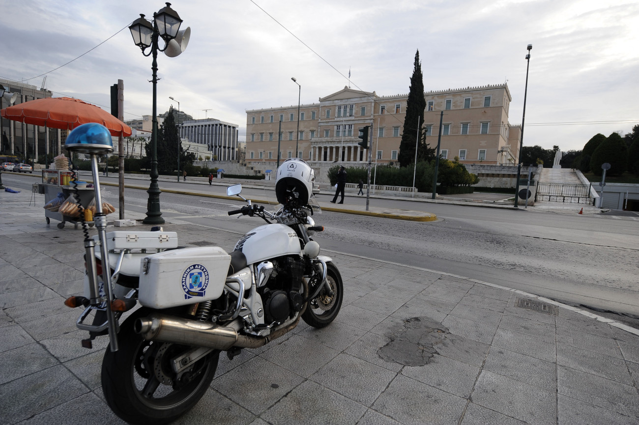 Τα εφτά ερωτήματα για την υπόθεση με τον αστυνομικό