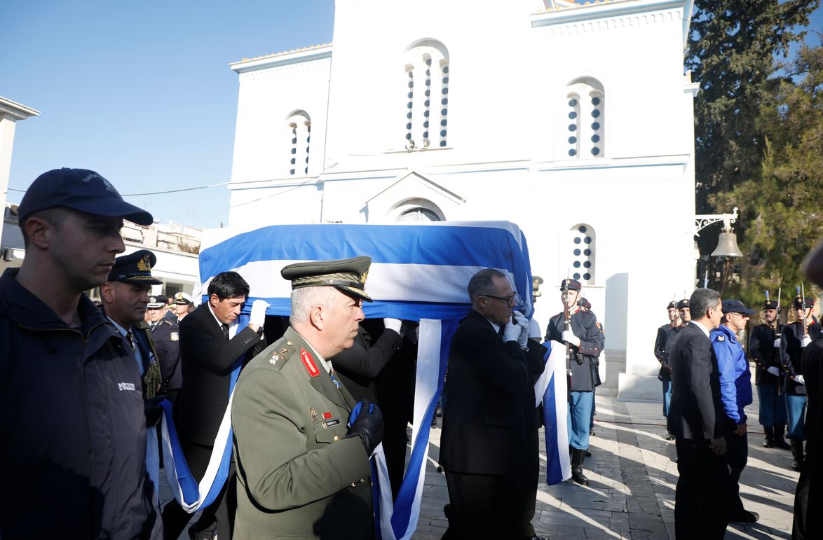Το τελευταίο αντίο στον Κώστα Σημίτη - Ολοκληρώθηκε η ταφή στο Α ...