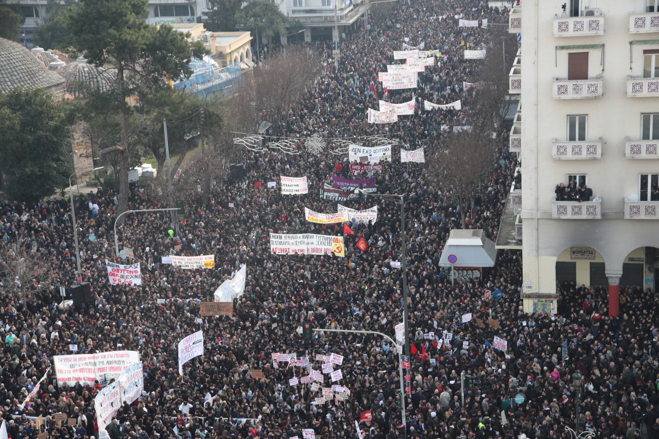Τέμπη: Λαοθάλασσα στο συλλαλητήριο στη Θεσσαλονίκη - ΤΑ ΝΕΑ